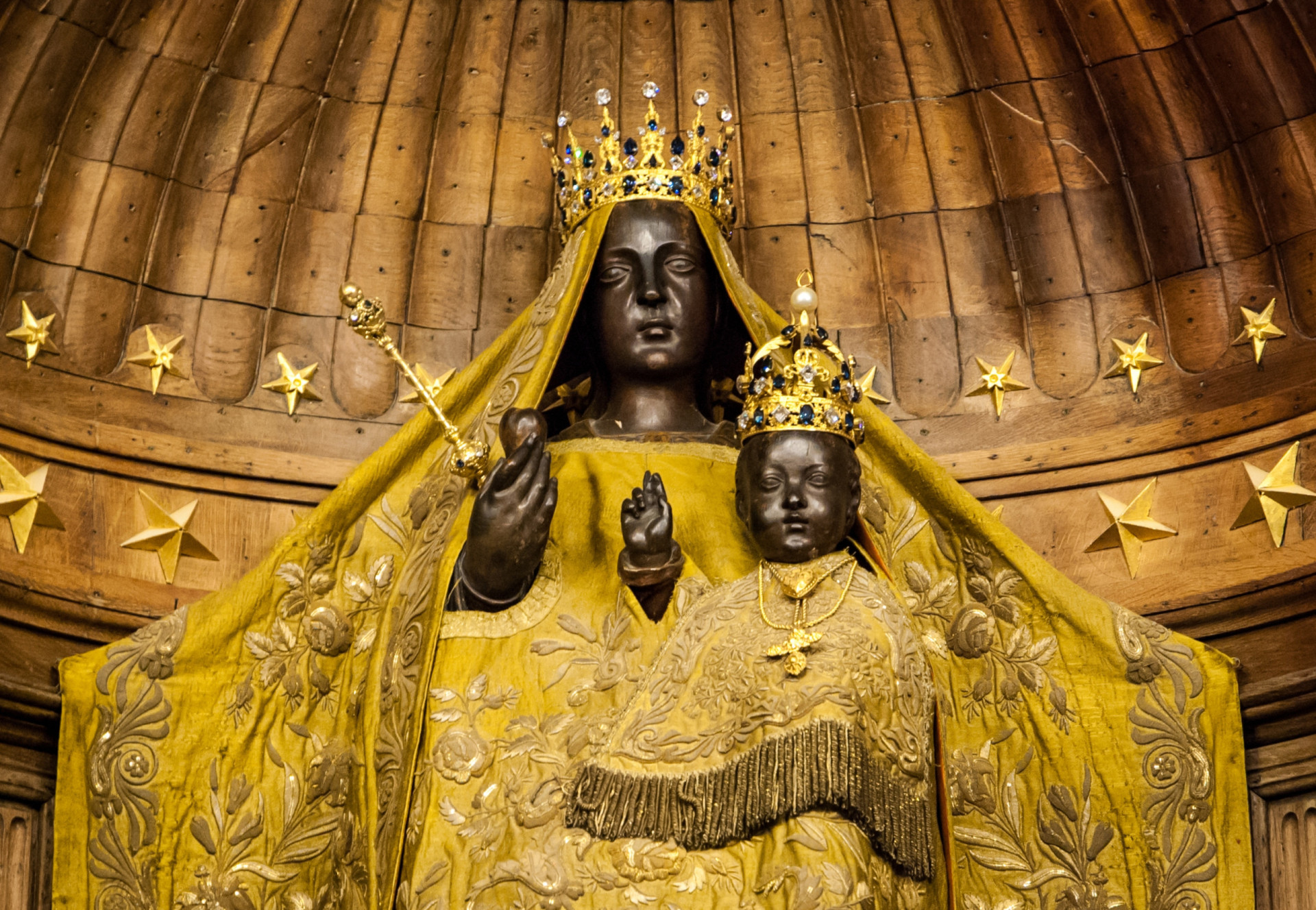 Connaissez-vous l'étrange histoire de la Vierge Noire
