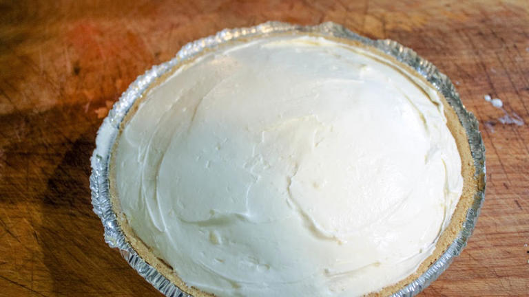 This Cheater Cheesecake Is A Little Different From Most No-bake ...