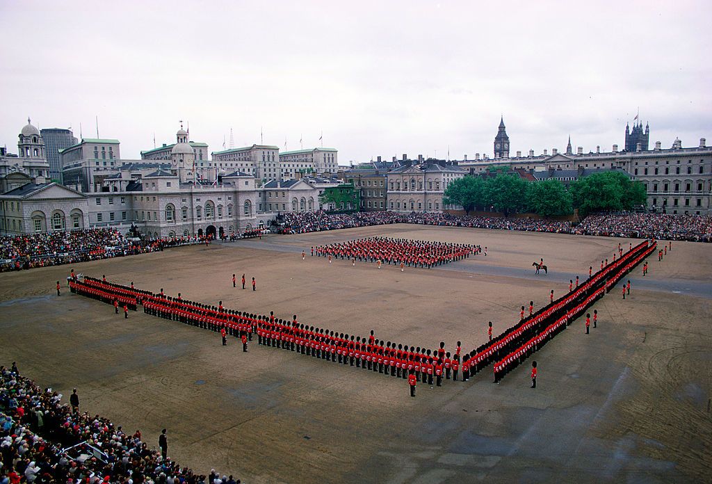10 Unspoken Rules for Dressing the Part in the Greek Islands