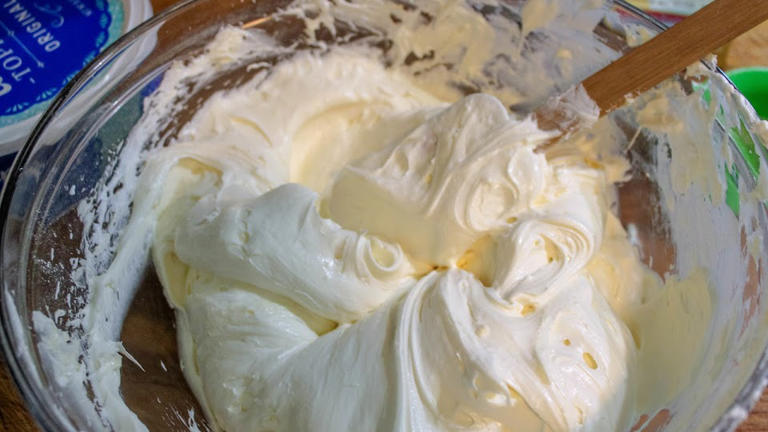 This Cheater Cheesecake Is A Little Different From Most No-bake ...