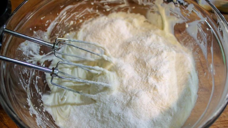 This Cheater Cheesecake Is A Little Different From Most No-bake ...