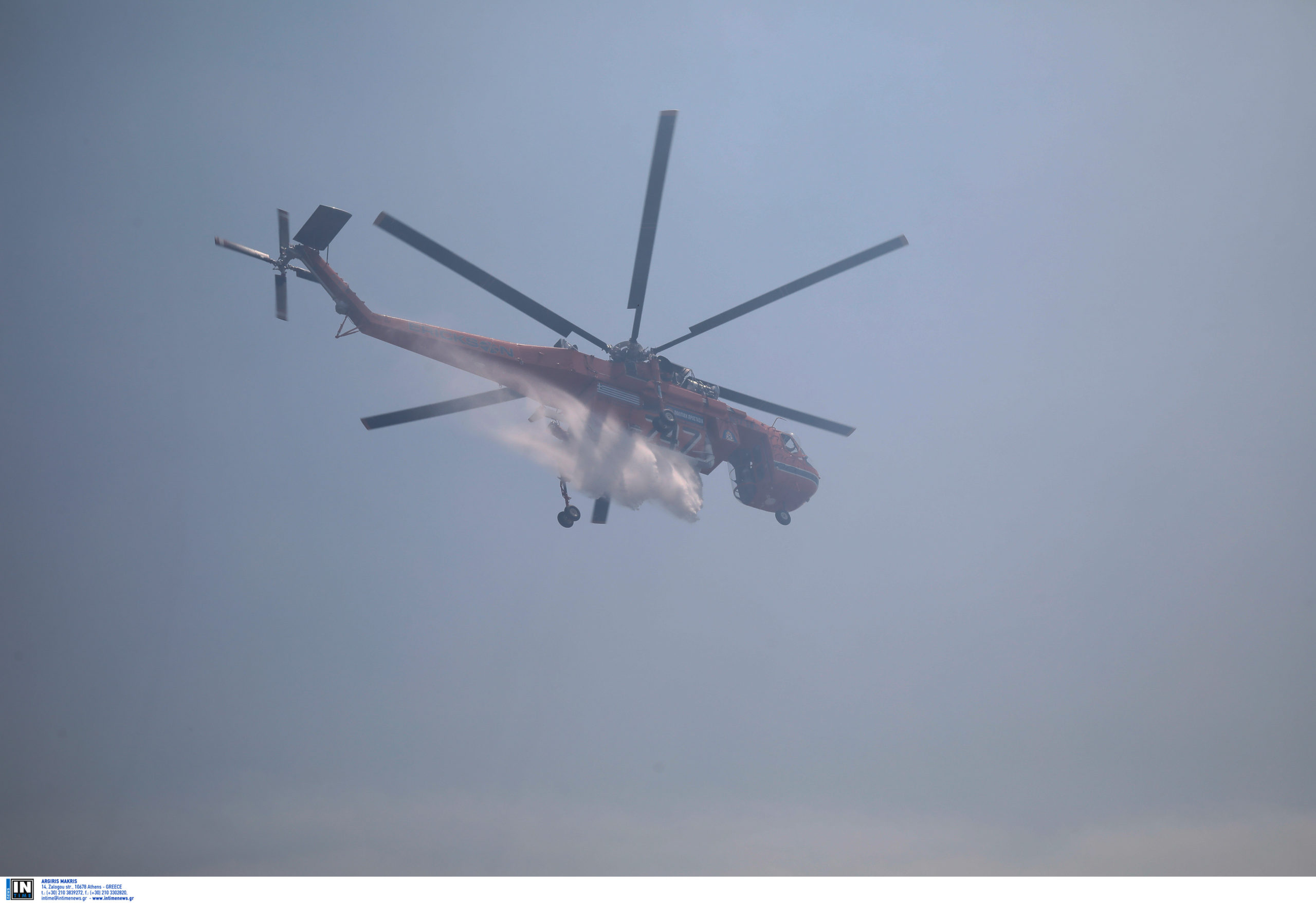 Φωτιά στον Ασπρόπυργο – Σηκώθηκαν 2 ελικόπτερα