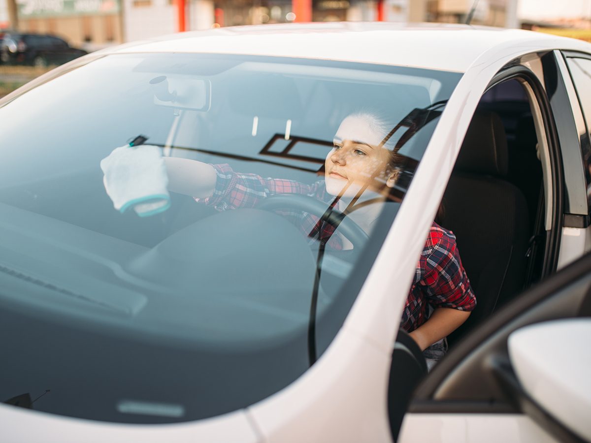 The Best Way to Clean Inside Car Windows