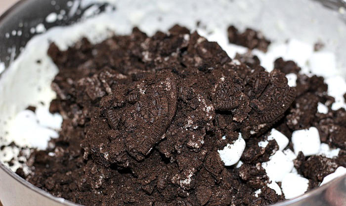 Oreo Fluff AKA Cookies n Cream Fluff! Easy Dessert!!
