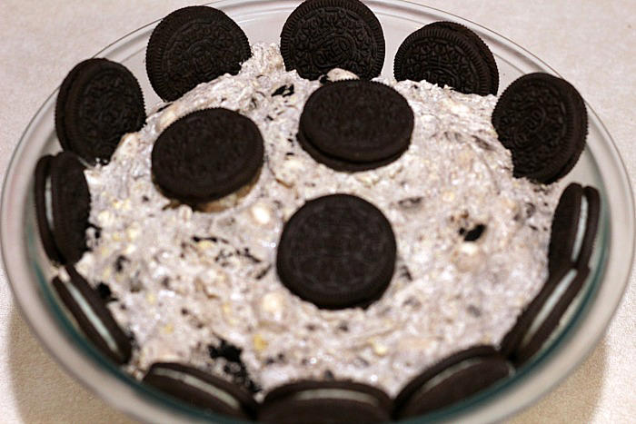 Oreo Fluff AKA Cookies n Cream Fluff! Easy Dessert!!