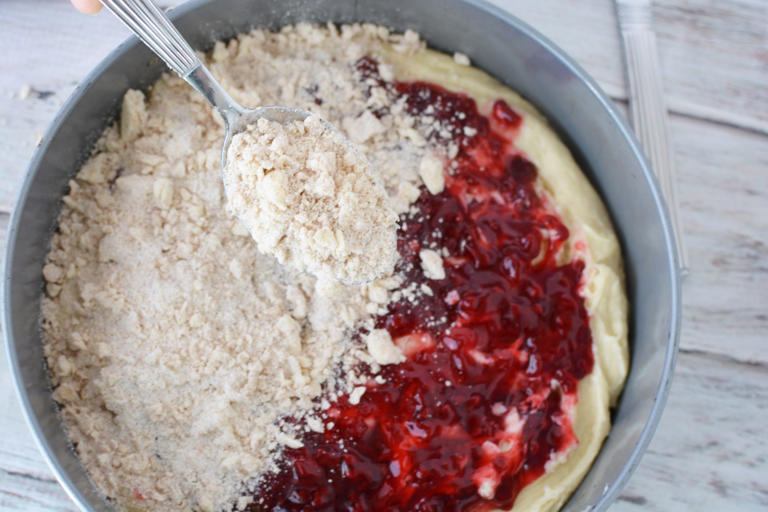 Make this Raspberry Coffee Cake Recipe for Brunch!
