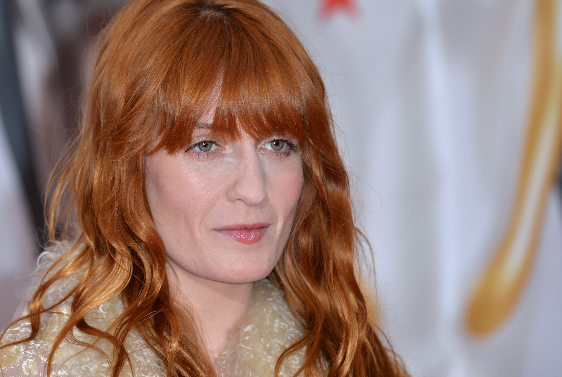 Who are the popular singers?