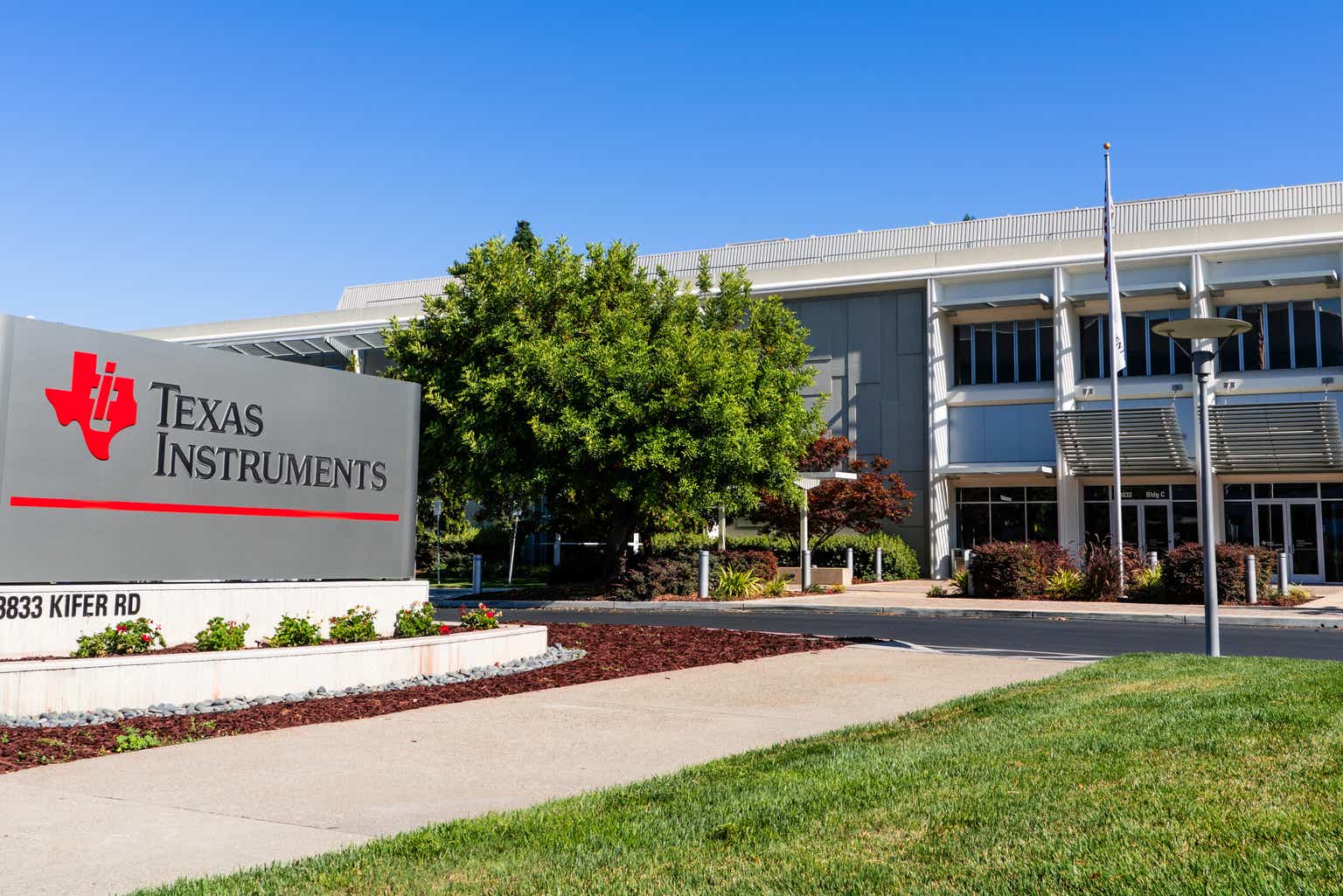 Texas Instruments' CEO sees ‘strong growth’ of about 50% in data center ...