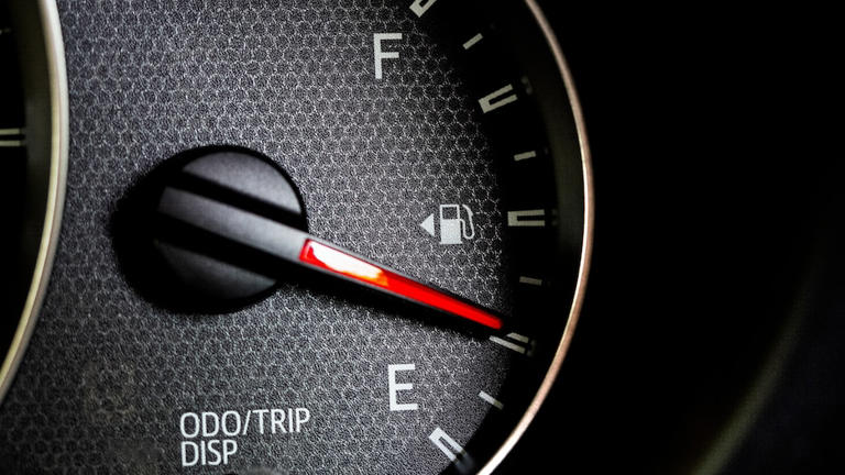 Hat fast jedes Auto: Welche Funktion das kleine Dreieck an der ...