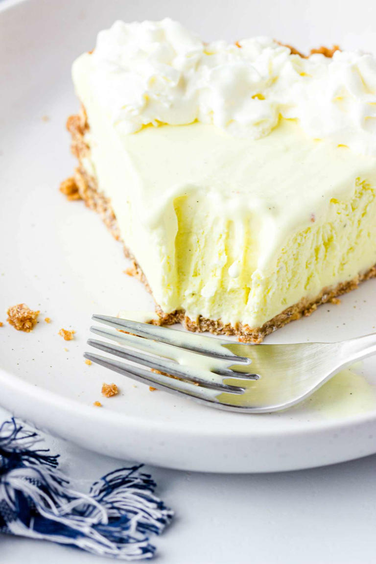 Fabulous Frozen Lemonade Ice Cream Pie Recipe