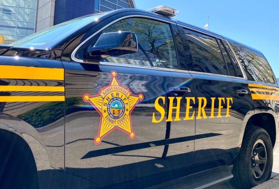 5 hurt after van rolls off I-480: Sheriff