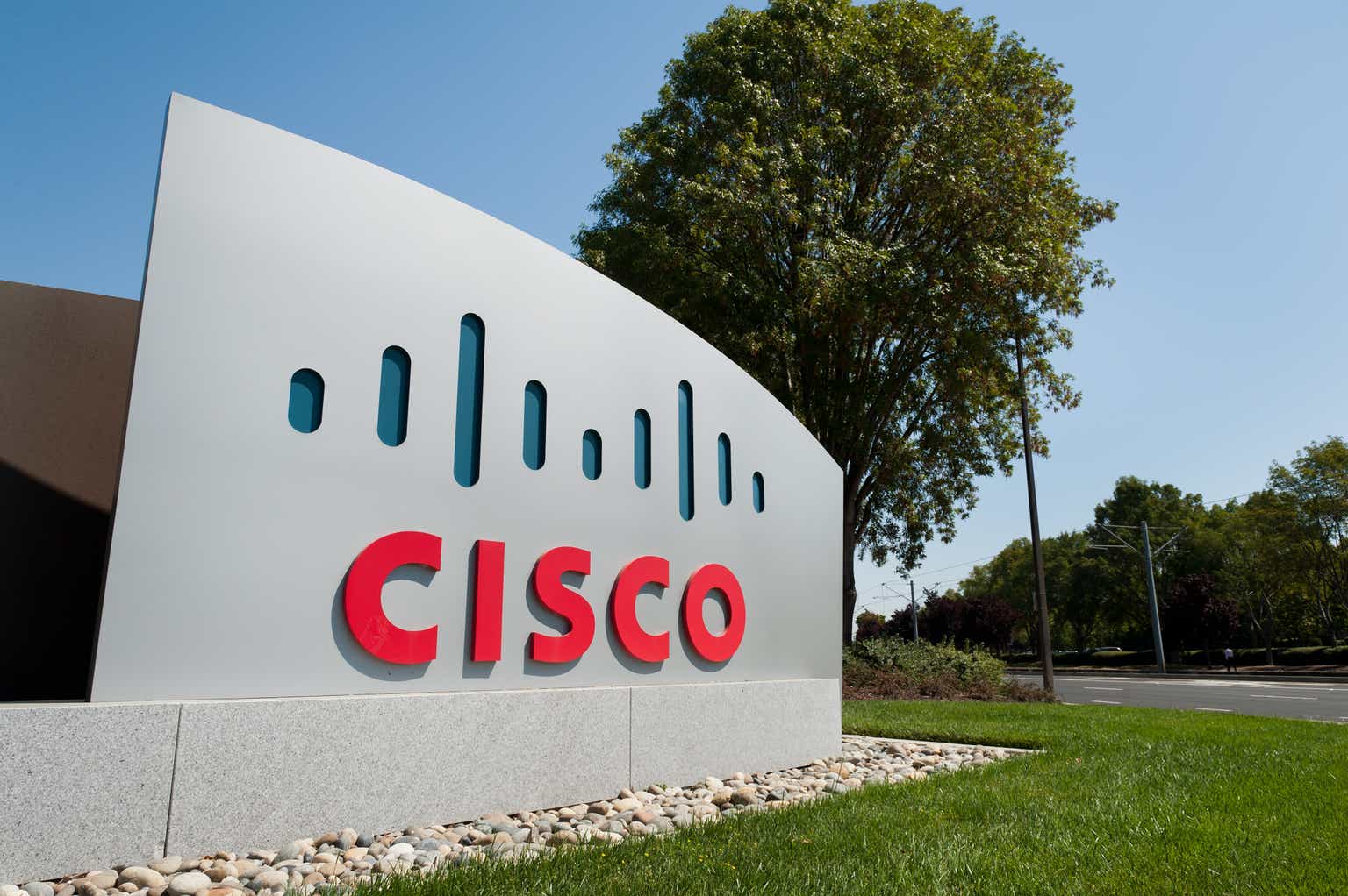 Cisco signs Middle East deals, announces new board member, ahead of Q1 ...