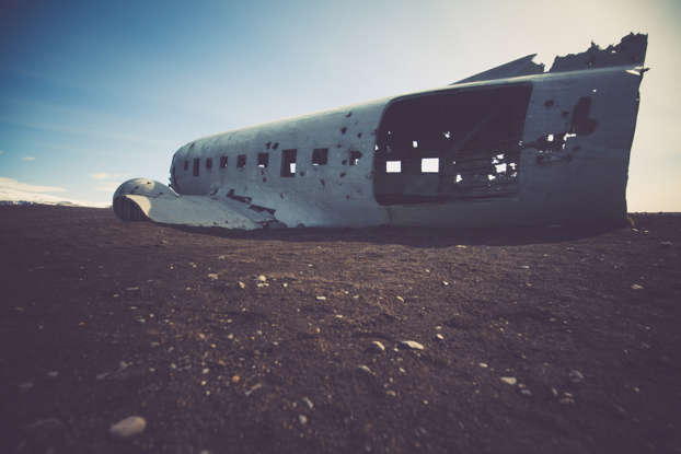 Emergency guide: Essential tips for surviving an airplane crash Emergency guide: Essential tips for surviving an airplane crash