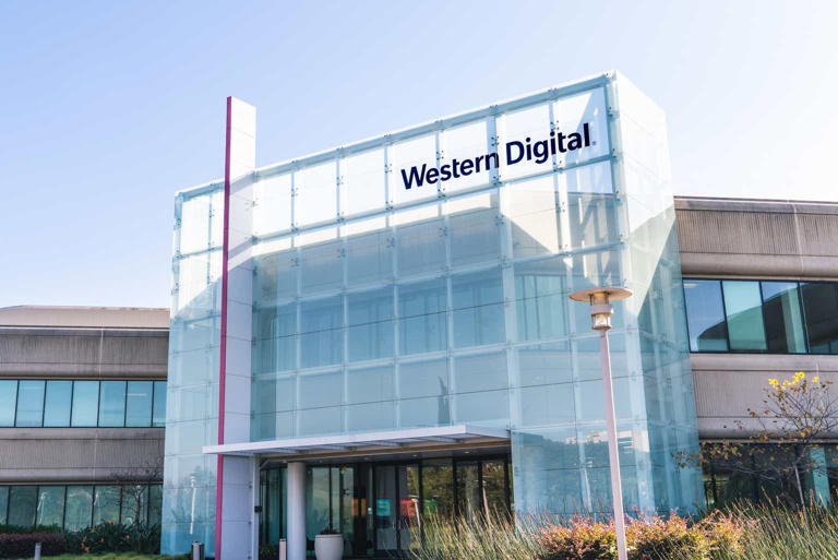 Western Digital completes spinoff of flash business Sandisk