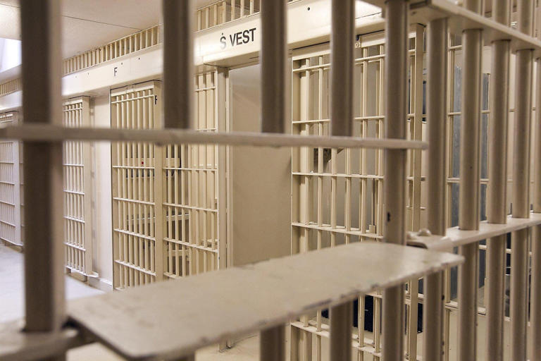 Arizona officials investigating how inmate escaped minimum-security ...