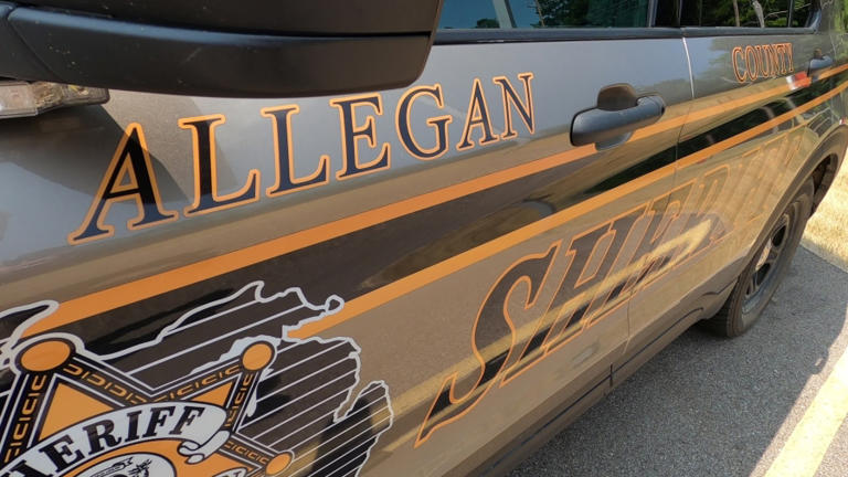 Multiple people injured in rollover crash near Pullman