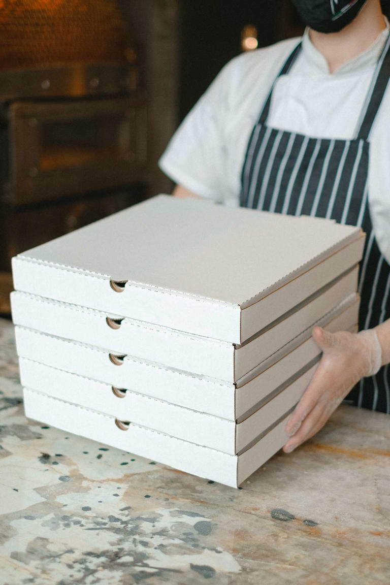 9 Tips to Score Free Restaurant Food