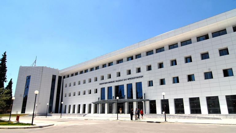 Το Πανεπιστήμιο της Σορβόννης κάνει αίτηση την Παρασκευή για παράρτημα ...