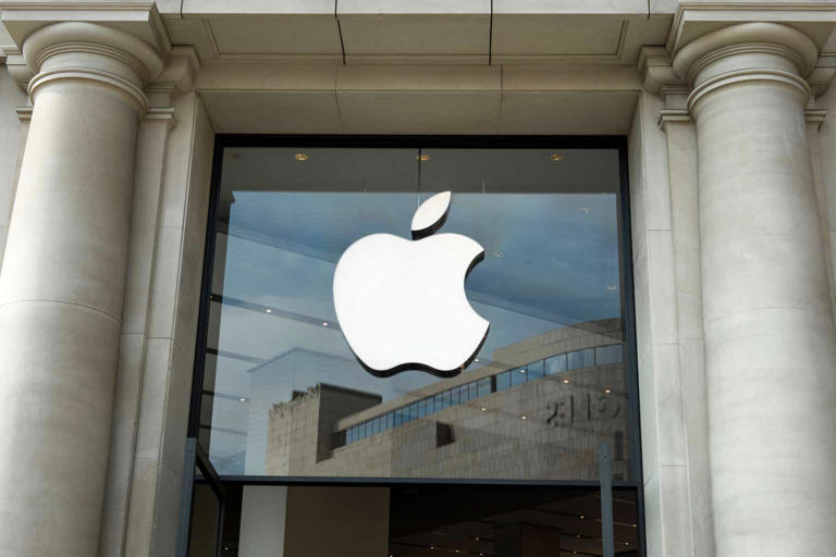 Apple loses top home devices engineer to smart ring maker Oura