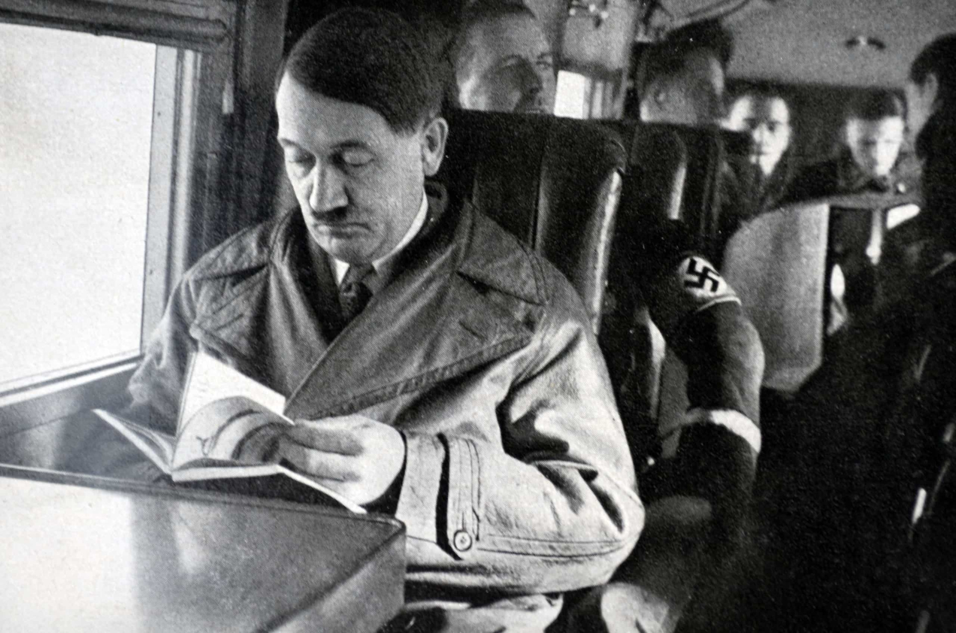 Misterios de Hitler: ¿Fue influenciado por el ocultismo? ¿Estaba poseído?