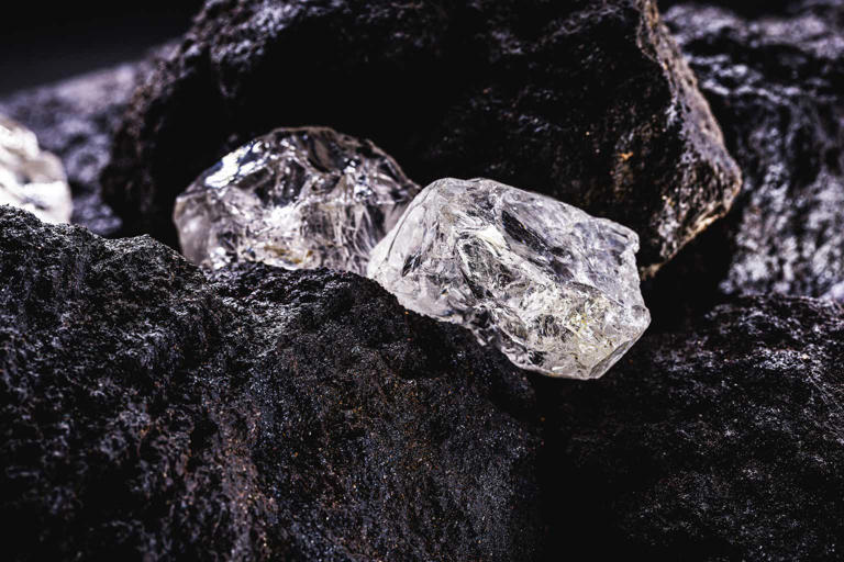 Botswana in talks with UAE, Oman to buy De Beers stake - Bloomberg