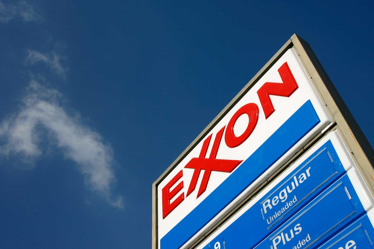 Exxon to reconfigure Baytown complex to boost diesel, base stock production
