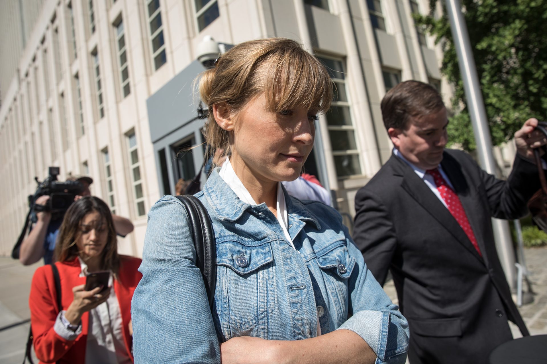 Actriz De Smallville Allison Mack Sale De Prisión Tras Cumplir