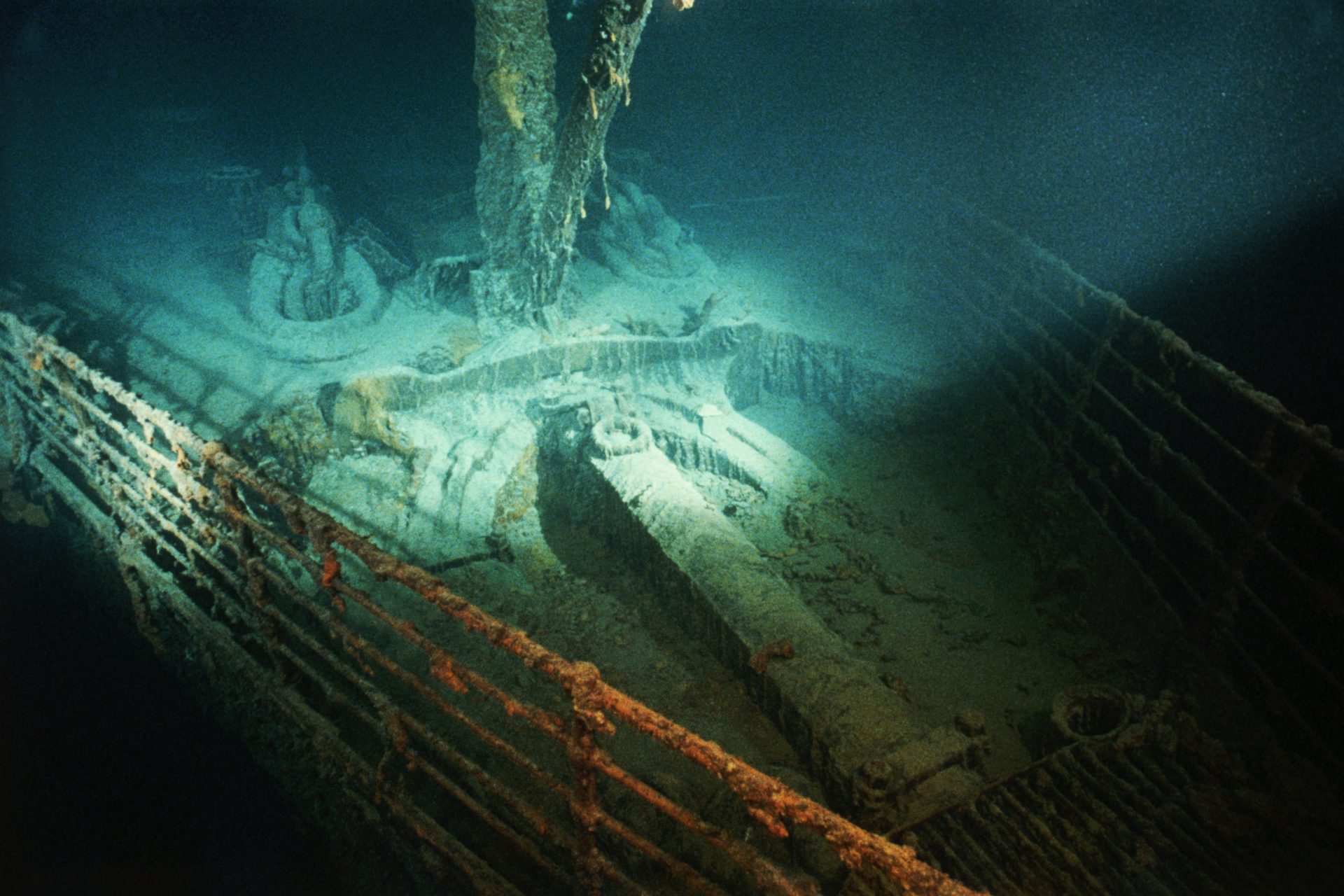 This is what the Titanic looks like under the ocean