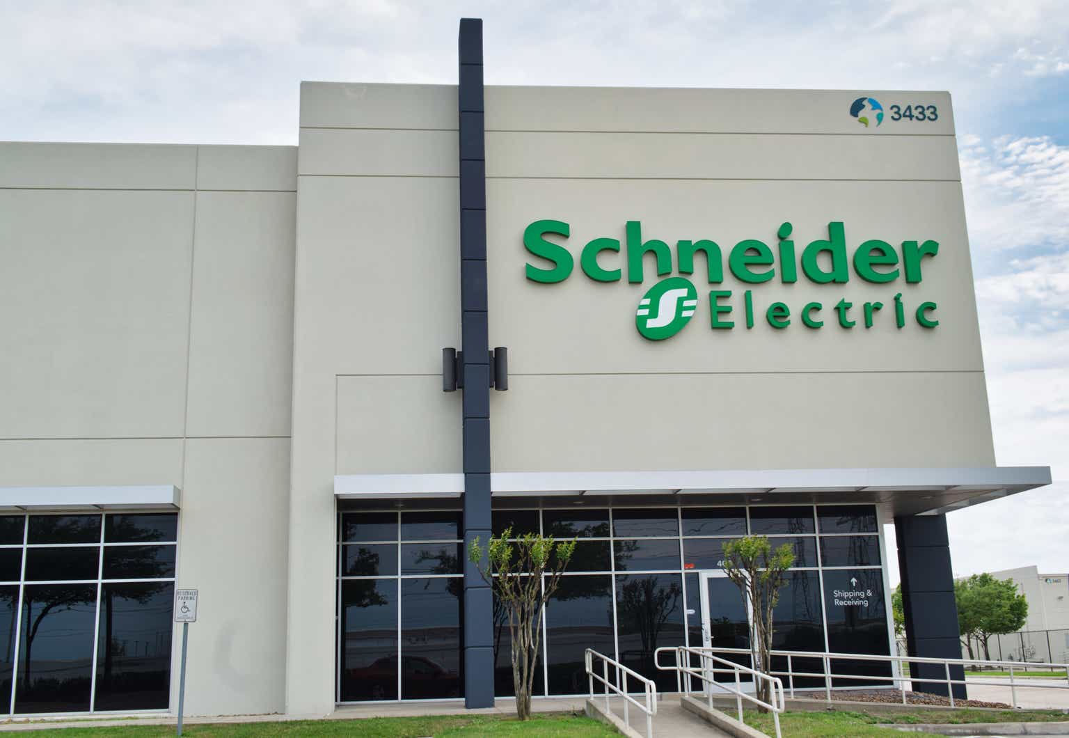 Schneider Electric extends revenue growth forecast to 7% to 10%