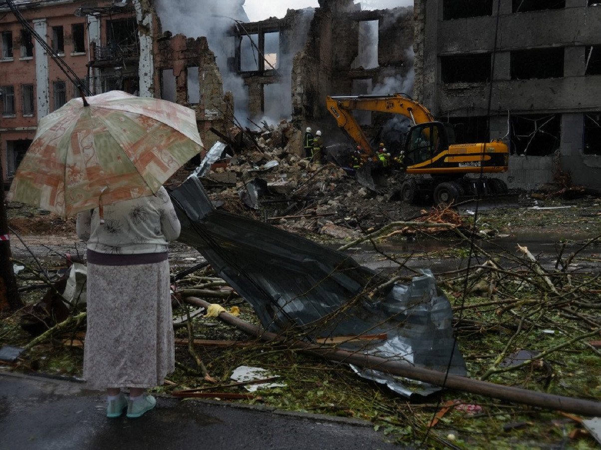 Di Tengah Gempuran Rusia, 75 WNI Masih Bertahan di Ukraina Di Tengah Gempuran Rusia, 75 WNI Masih Bertahan di Ukraina