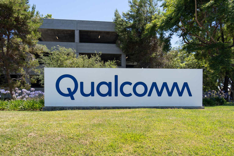 Qualcomm climbs after landing AI chip deal with social media giant ...