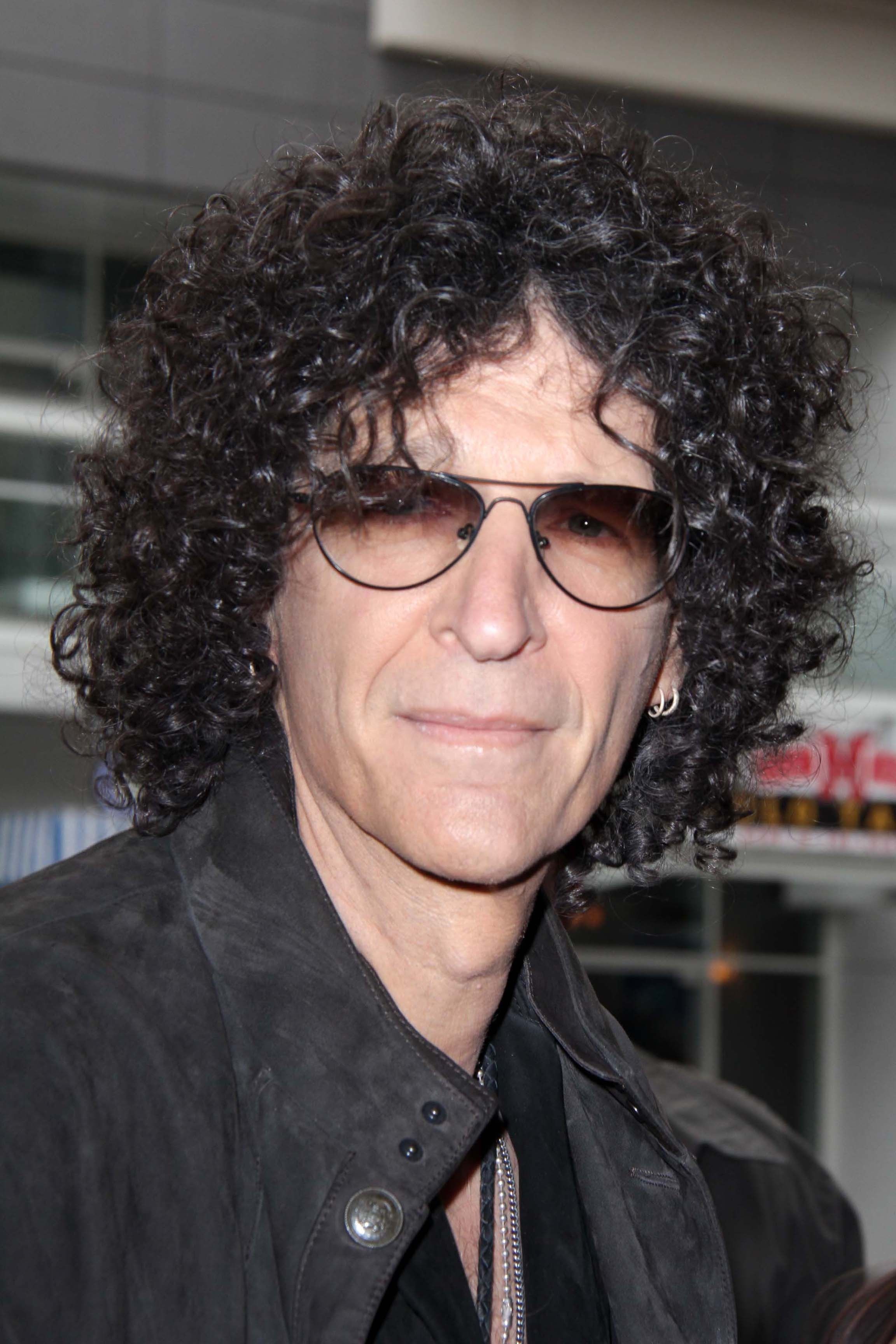 Howard Stern Revealed How He Tricks Celebrities Into Saying Things They ...