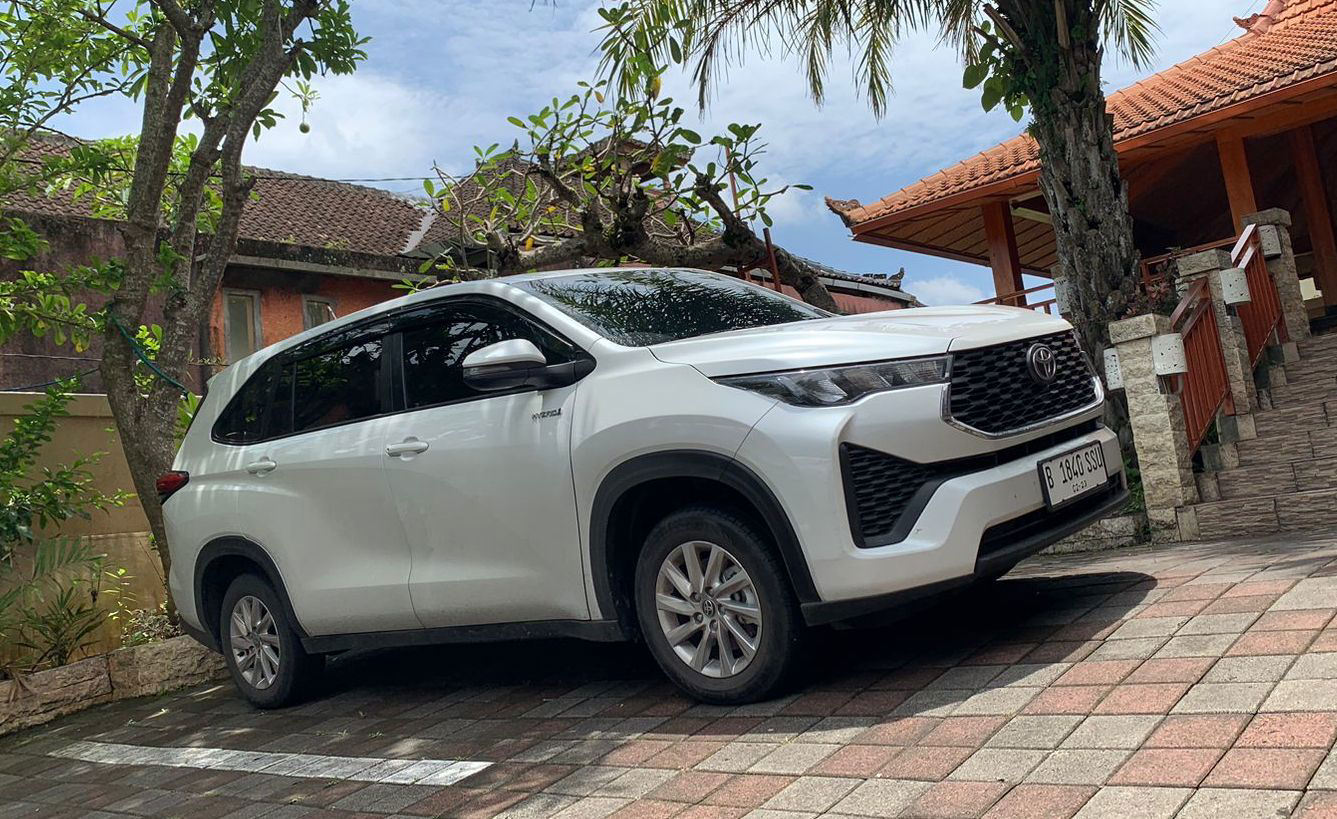 Jangan Keliru, Ini Bedanya Innova Zenix Tipe G Biasa dan Hybrid Jangan Keliru, Ini Bedanya Innova Zenix Tipe G Biasa dan Hybrid