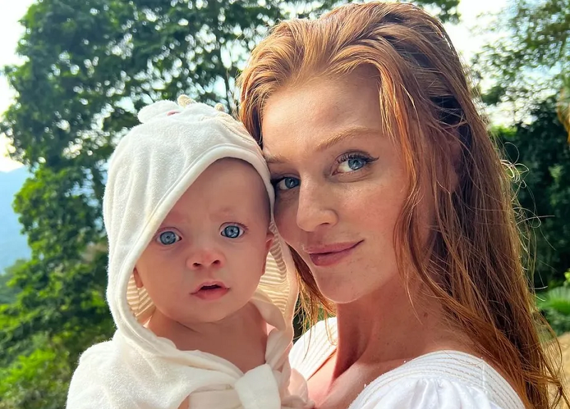 Cintia Dicker encanta web ao compartilhar momento fofo com Aurora Cintia Dicker encanta web ao compartilhar momento fofo com Aurora