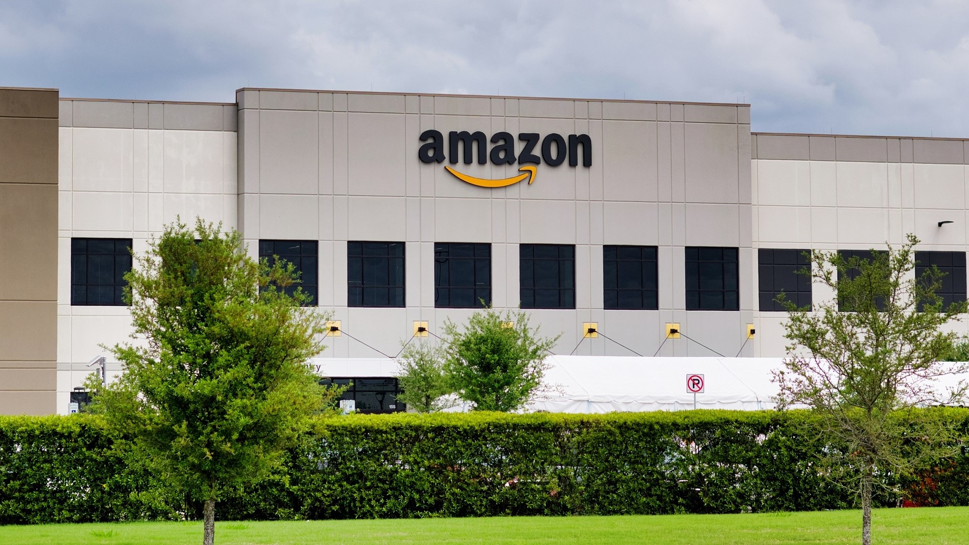 Holiday Gifts To Buy on Amazon Outlets for Less Than $50