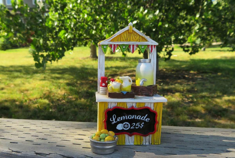 How to Help Your Kids Have a Lemonade Stand