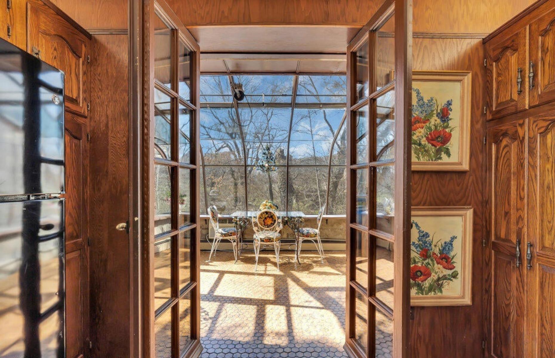 8 Raw and Rebellious Songs That Built the 1970s Punk Rock Scene