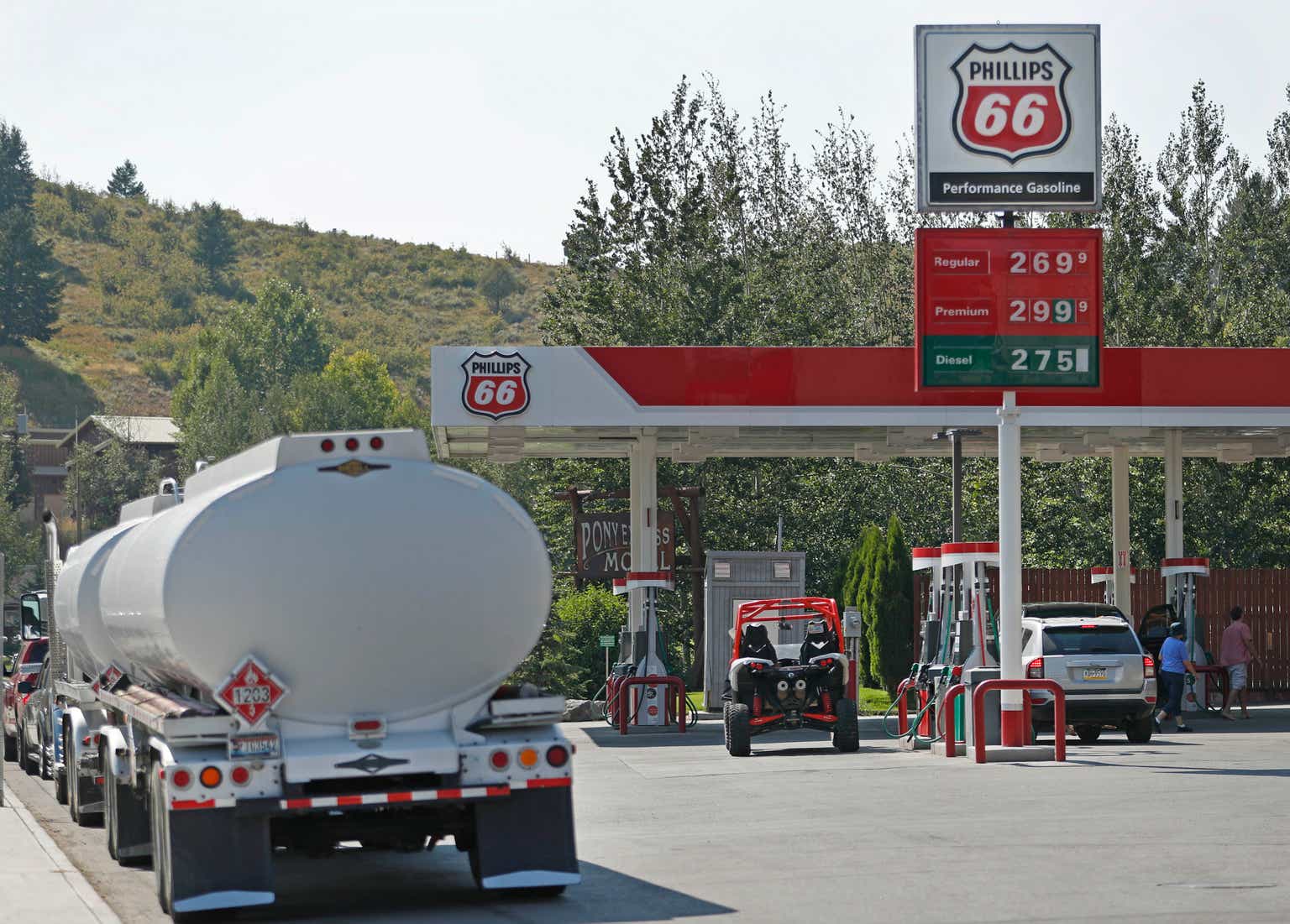 Phillips 66 CEO sees refining rebound, advantage for U.S. refiners vs ...