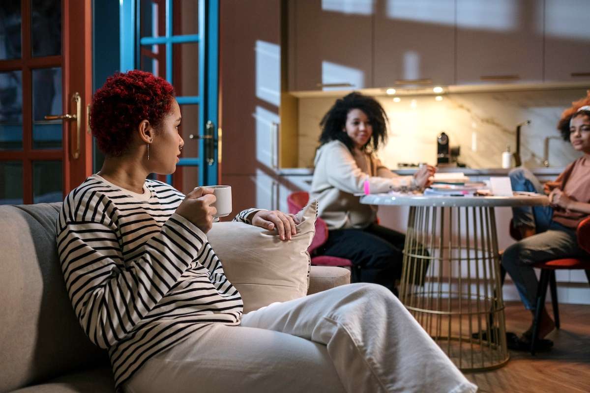 Where to Get Free Apartment and Dorm Room Furniture