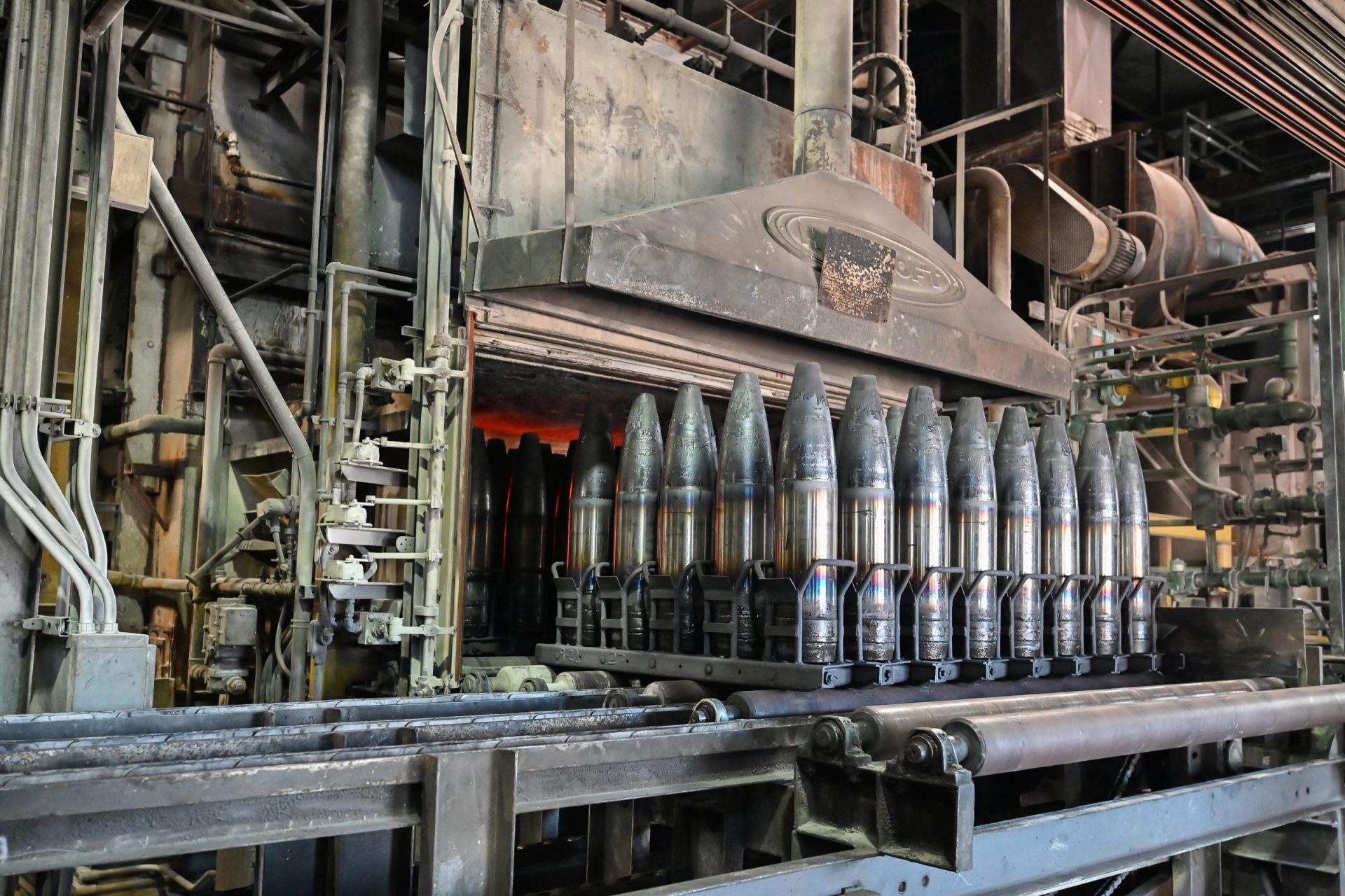 The M109A6 Paladin is a powerful US artillery gun helping Ukraine ...