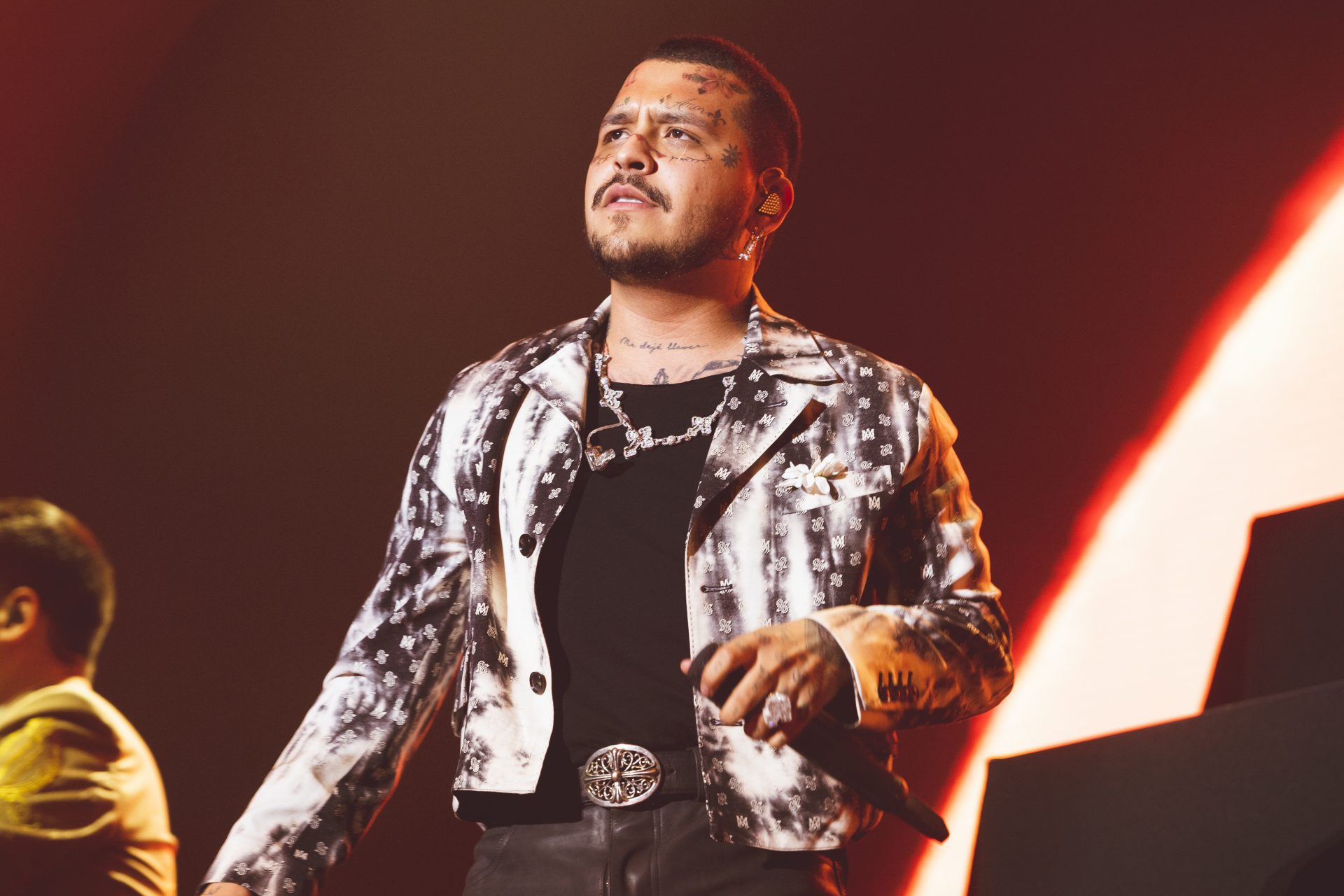 Así Luce Christian Nodal Tras Proceso Para Quitarse Tatuajes