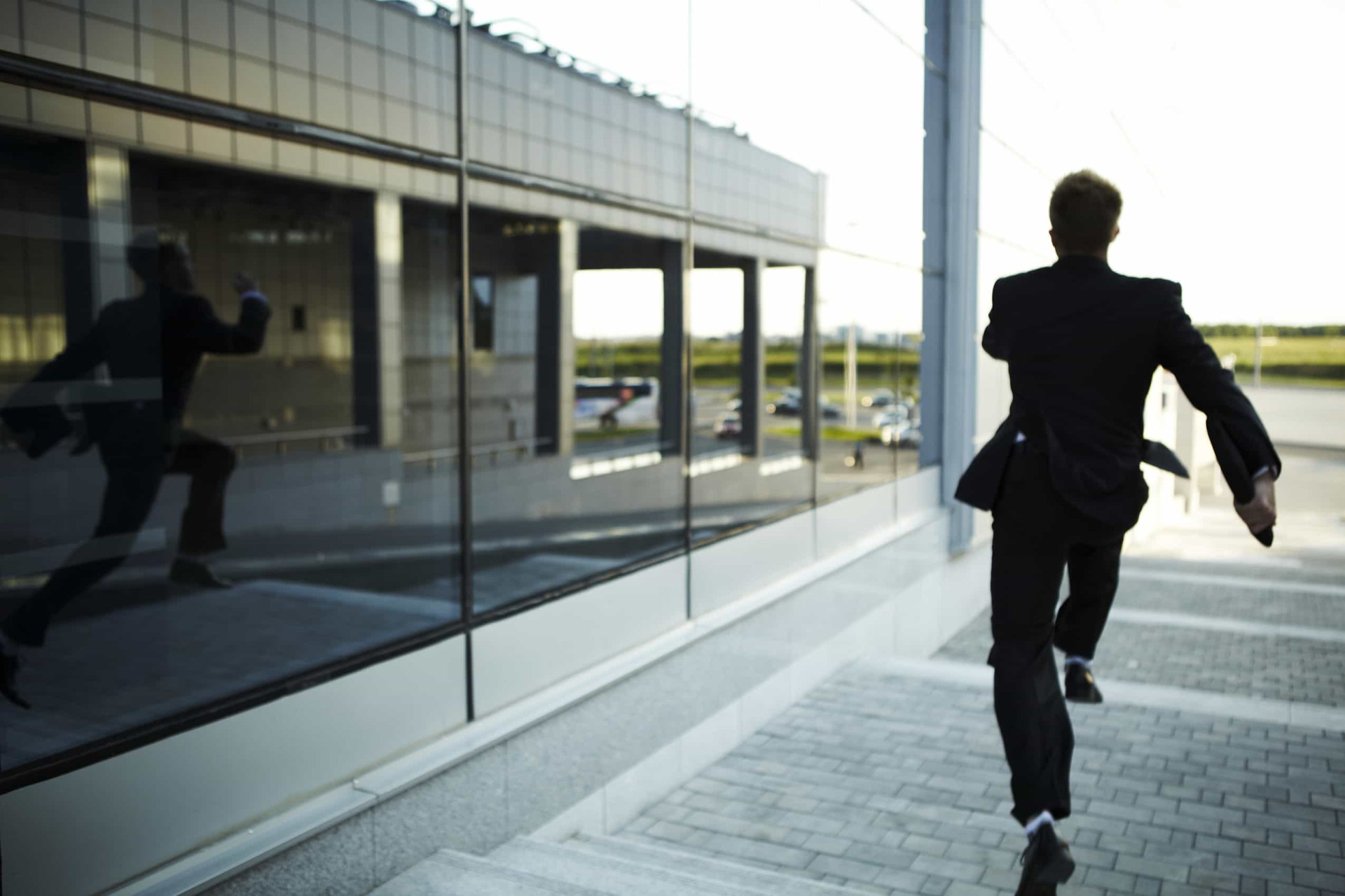 Signs that your partner is emotionally unavailable