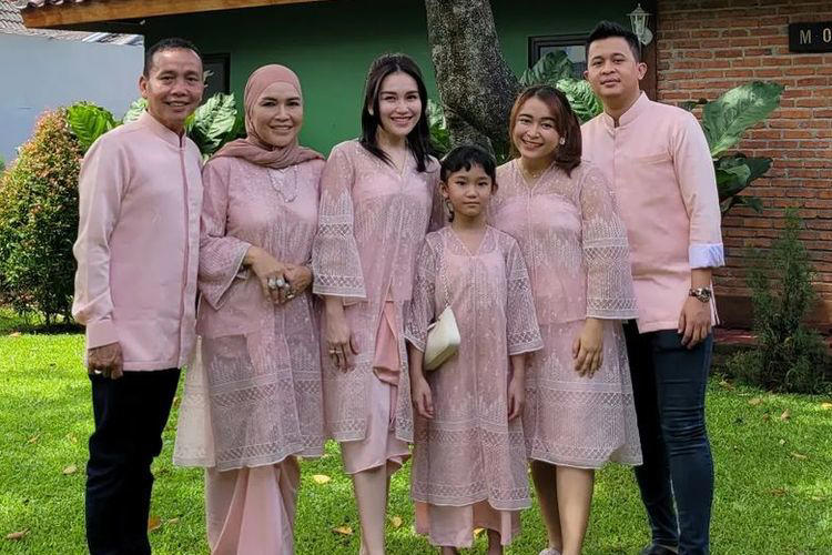 Dituding Numpang Hidup pada Ayu Ting Ting, Pekerjaan Asli Sang Adik ... Dituding Numpang Hidup pada Ayu Ting Ting, Pekerjaan Asli Sang Adik ...