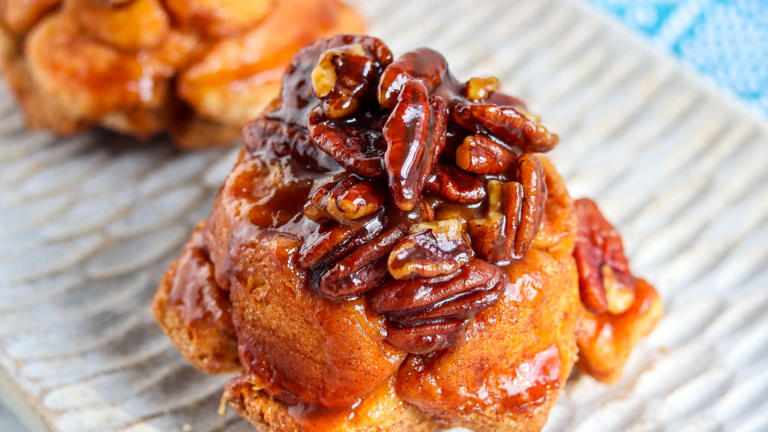These little sticky buns remind us of individual monkey bread - easy ...