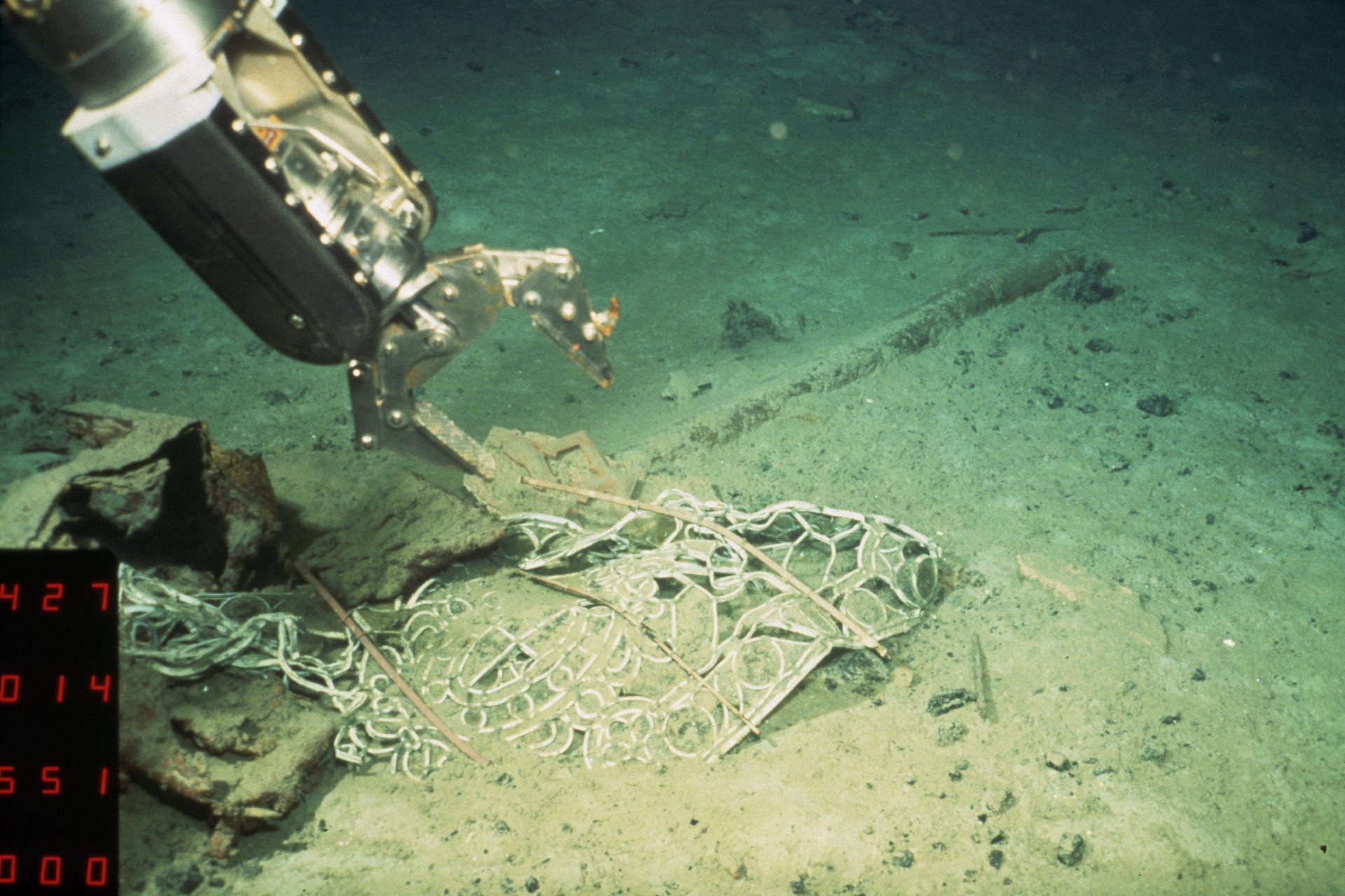 This is what the Titanic looks like under the ocean