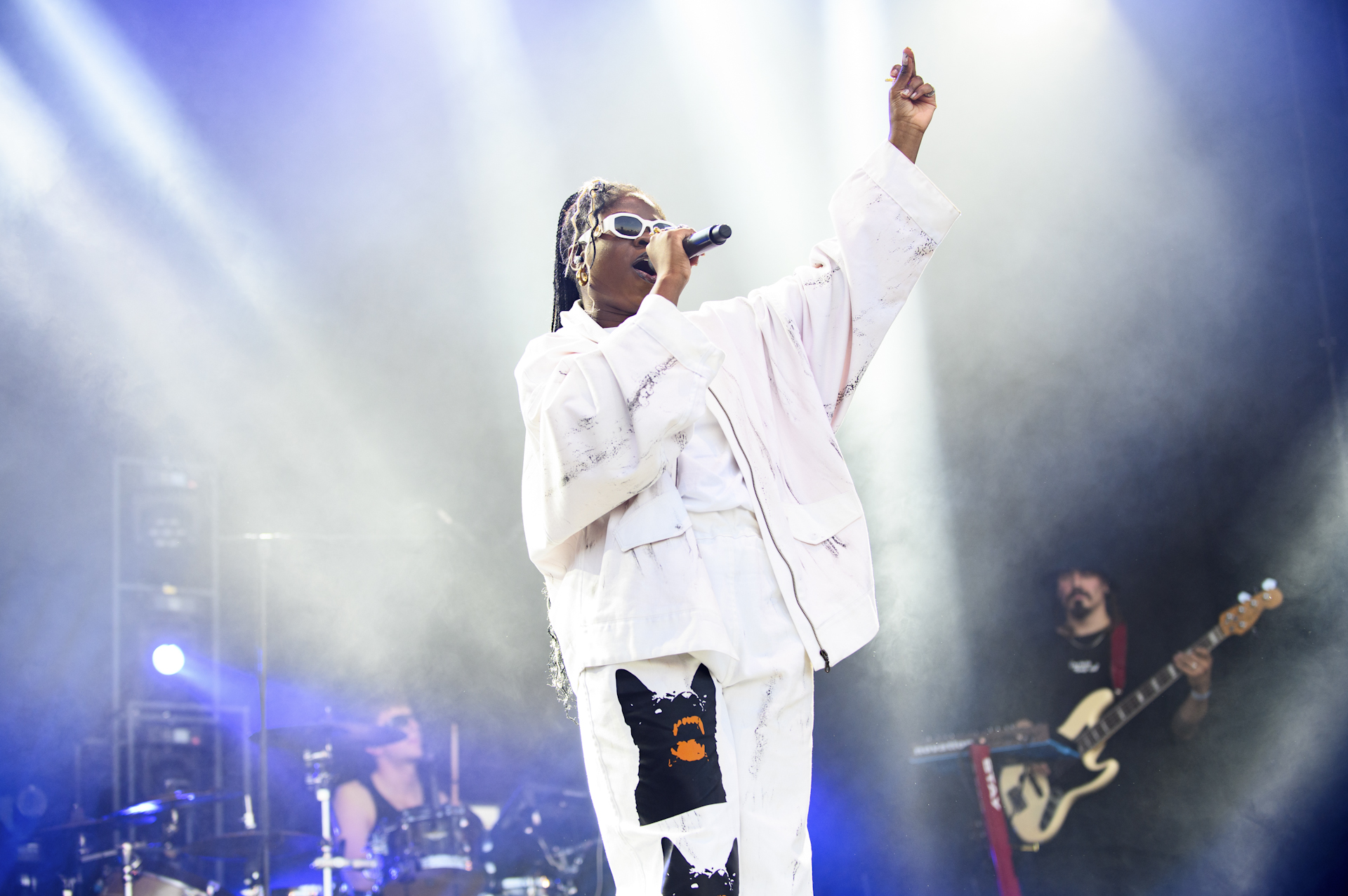 Coely met le feu au festival