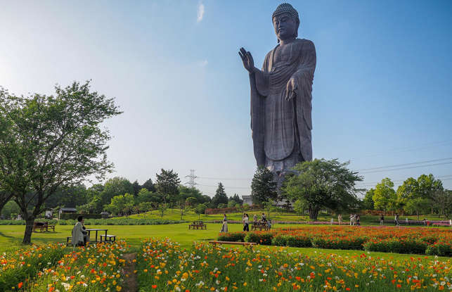 41 awe-inspiring statues and sculptures around the world 41 awe-inspiring statues and sculptures around the world