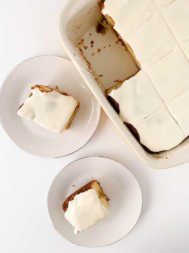 Easy and Delicious Honey Bun Cake Recipe