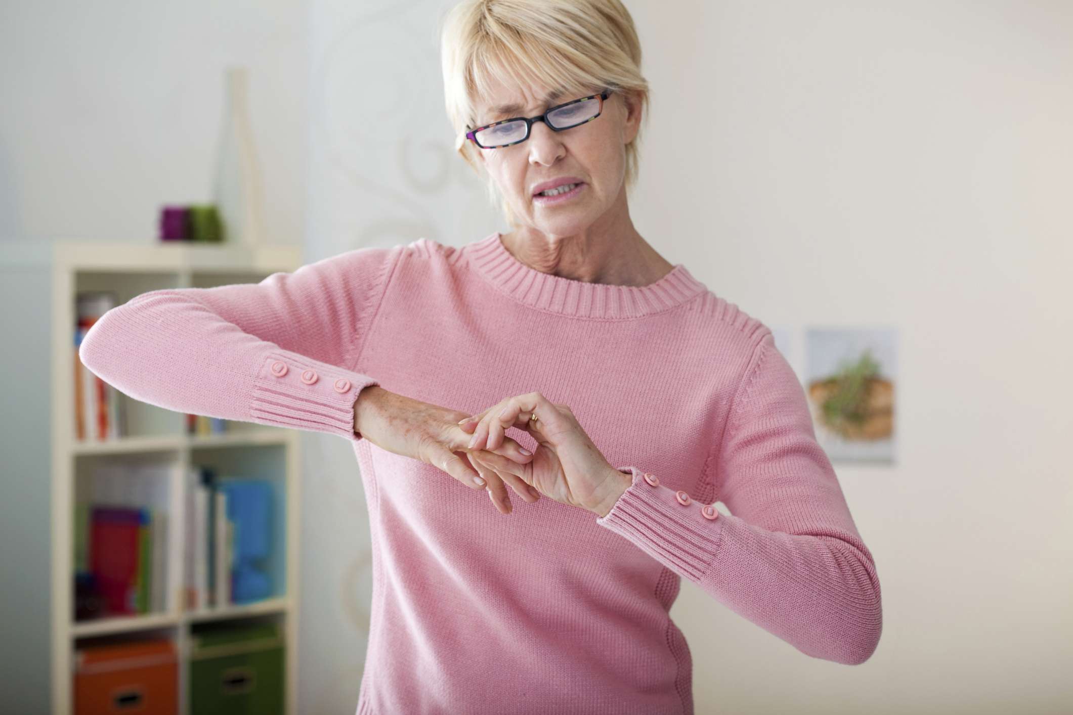 13 Hand Pain Causes and Treatment Options