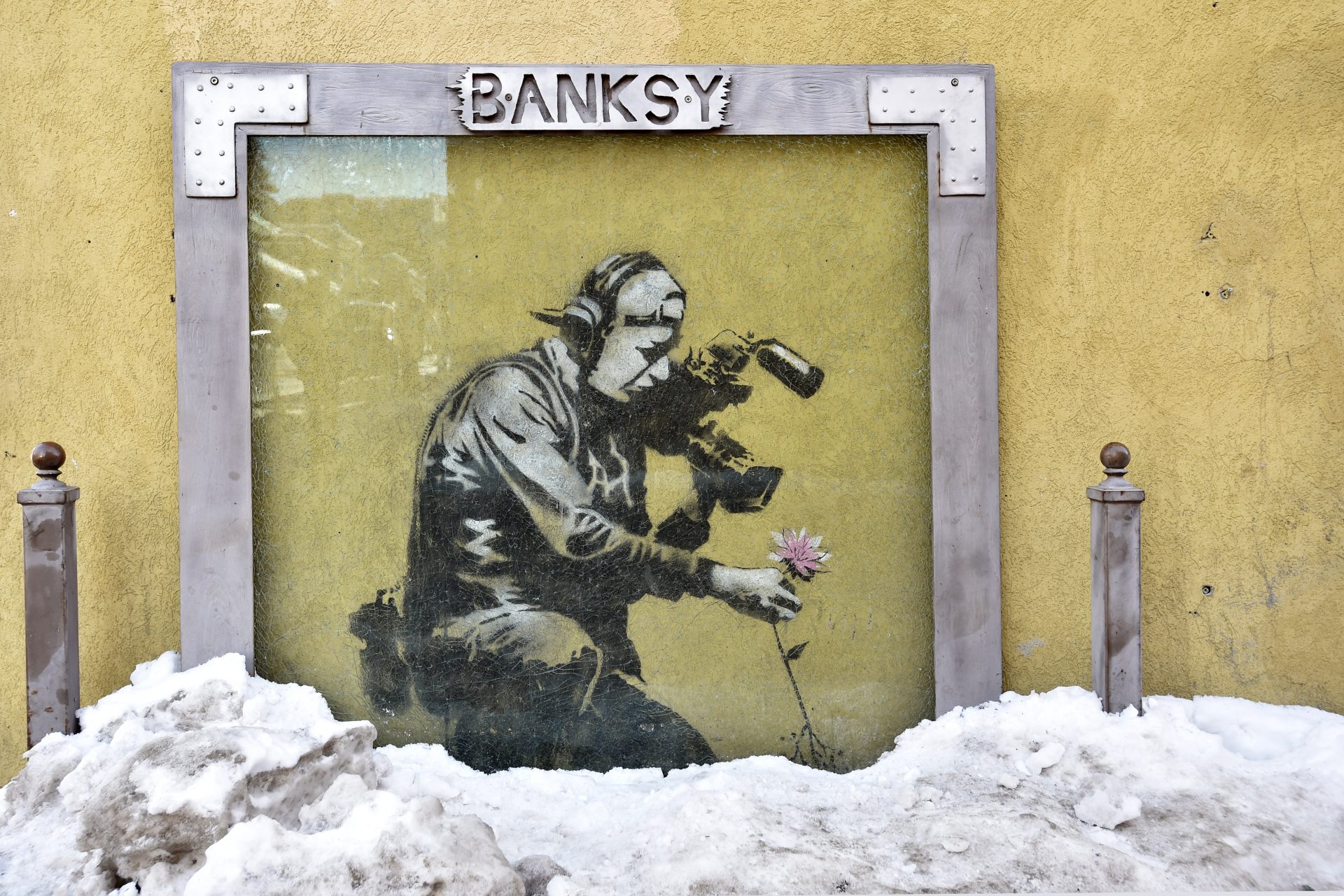 Quem é Banksy? Teorias sobre sua verdadeira identidade